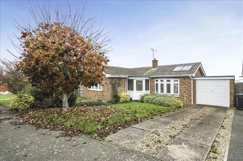 2 bedroom detached bungalow for sale in Highfield Rise, Althorne, CM3 ...